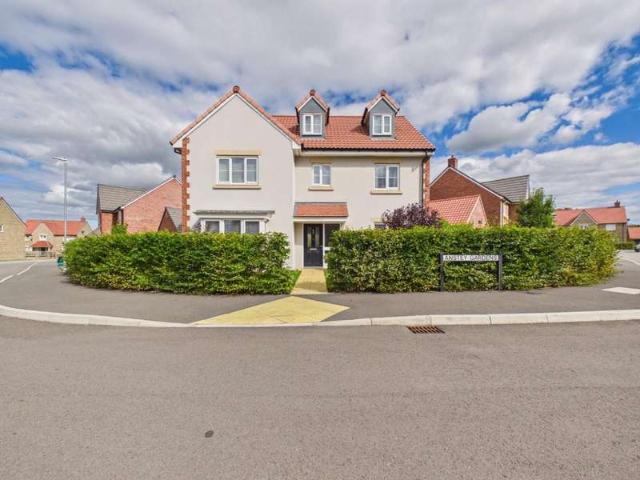 5 Bedroom Detached House