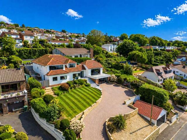 5 Bedroom Detached House