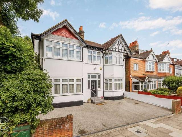 5 Bedroom Detached House
