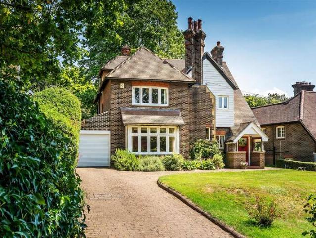 5 Bedroom Detached House
