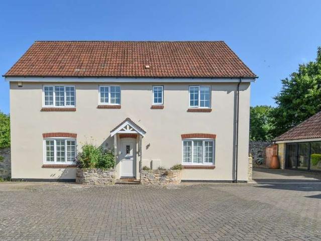 5 Bedroom Detached House