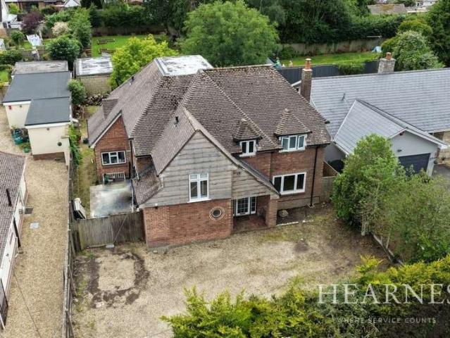 5 Bedroom Detached House