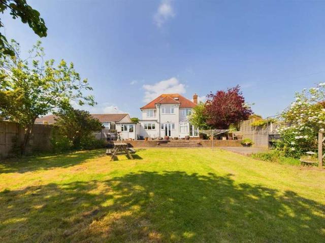 5 Bedroom Detached House