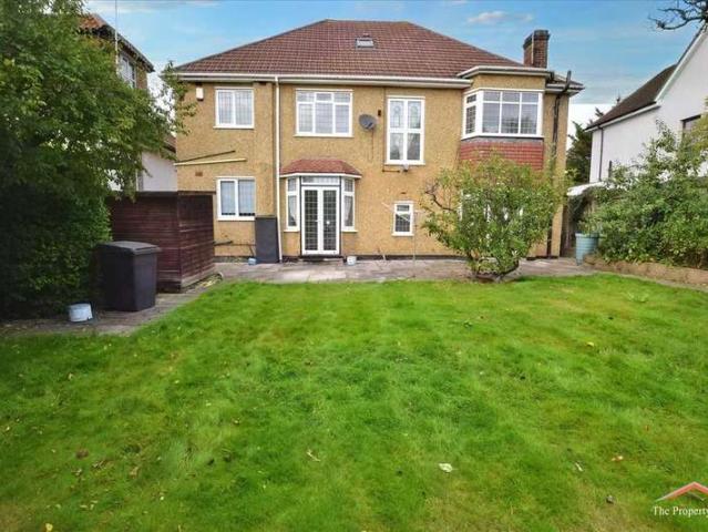 5 Bedroom Detached House