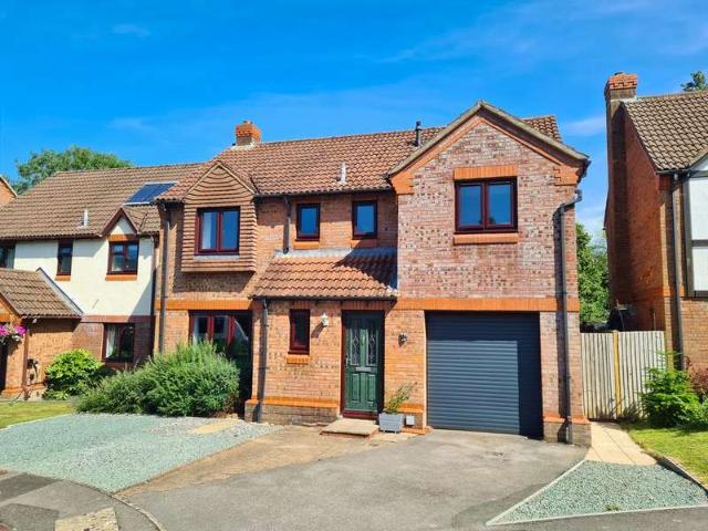 5 Bedroom Detached House