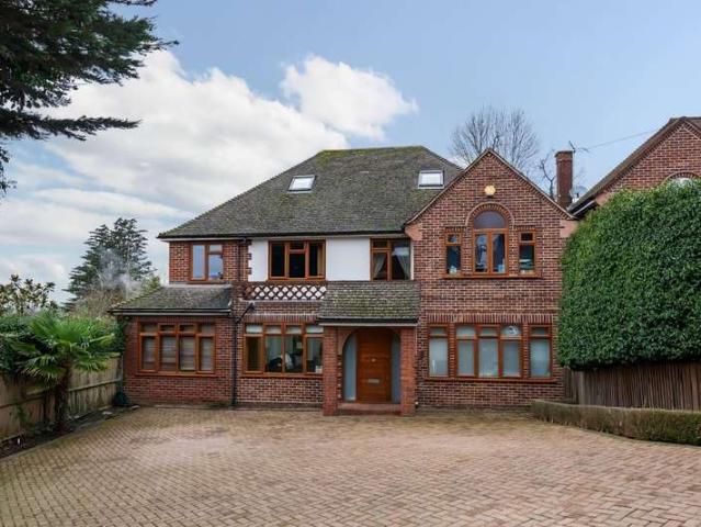 5 Bedroom Detached House