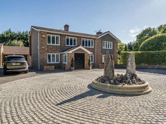 5 Bedroom Detached House