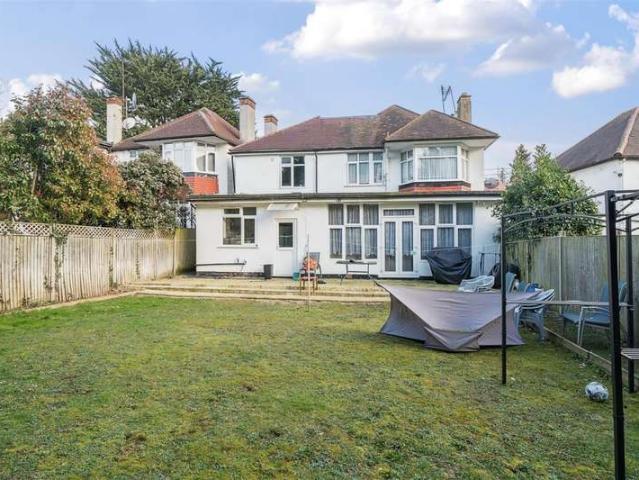 5 Bedroom Detached House