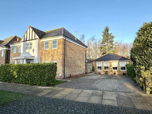 5 Bedroom Detached House