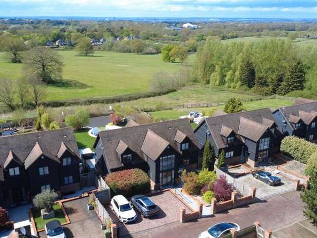 5 Bedroom Detached House