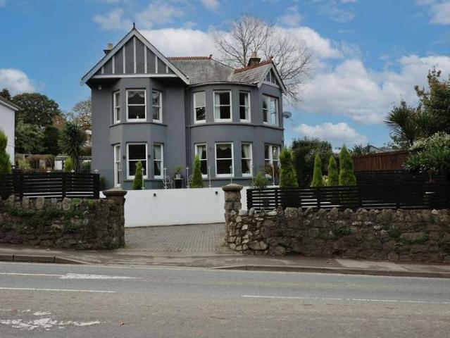 5 Bedroom Detached House