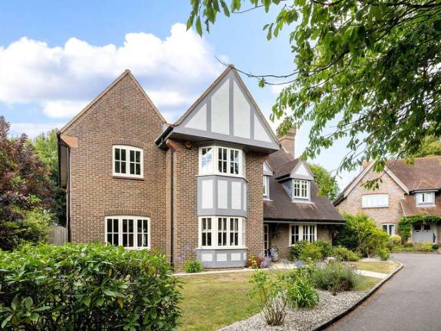 5 Bedroom Detached House