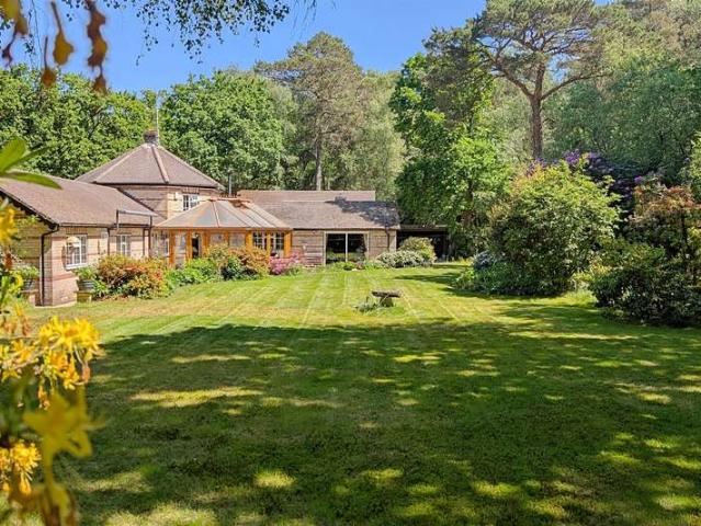 5 Bedroom Detached House