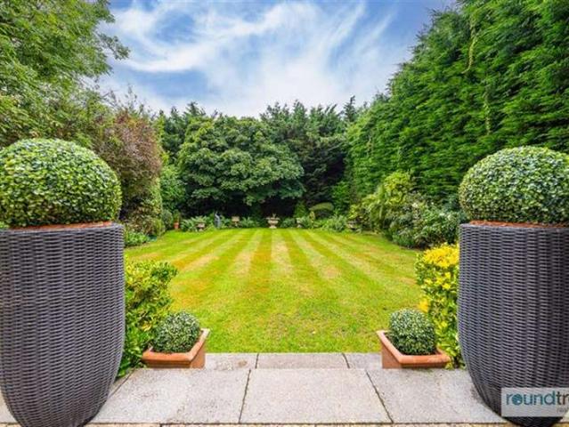 5 Bedroom Detached House
