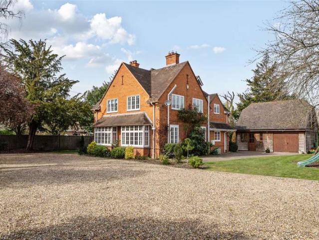 5 Bedroom Detached House