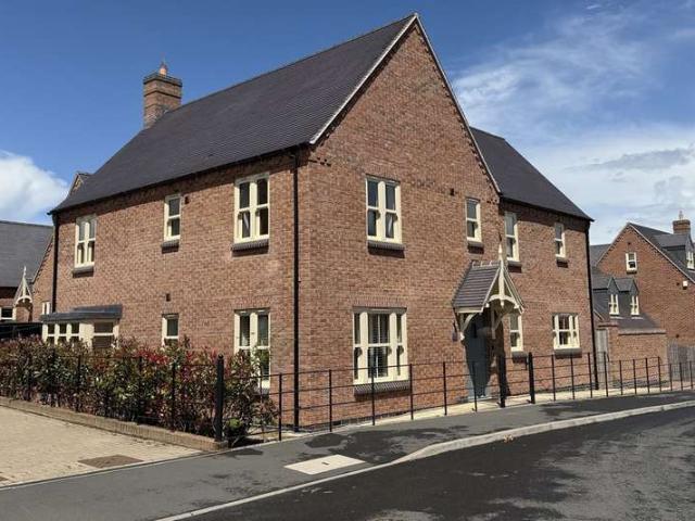 5 Bedroom Detached House