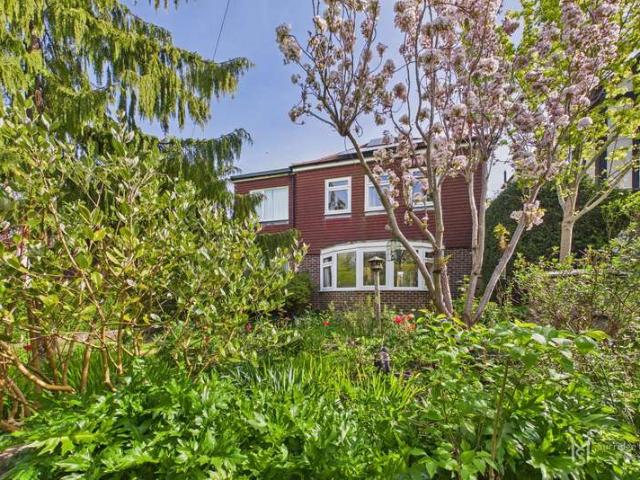 5 Bedroom Detached House