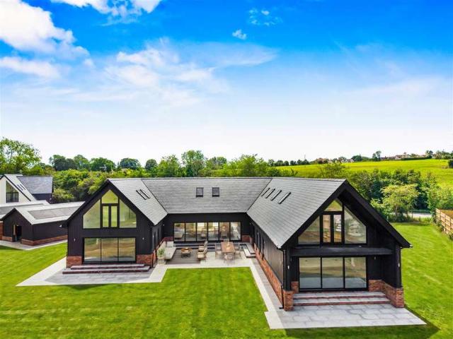 5 Bedroom Detached House