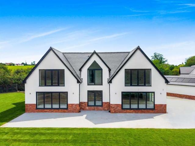 5 Bedroom Detached House