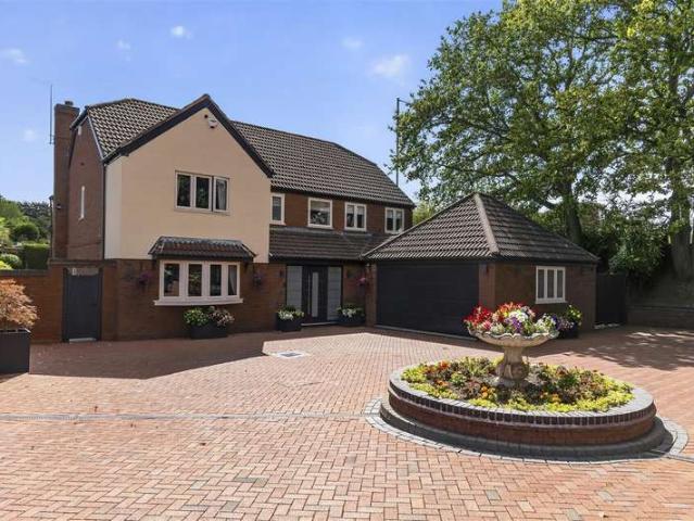 5 Bedroom Detached House