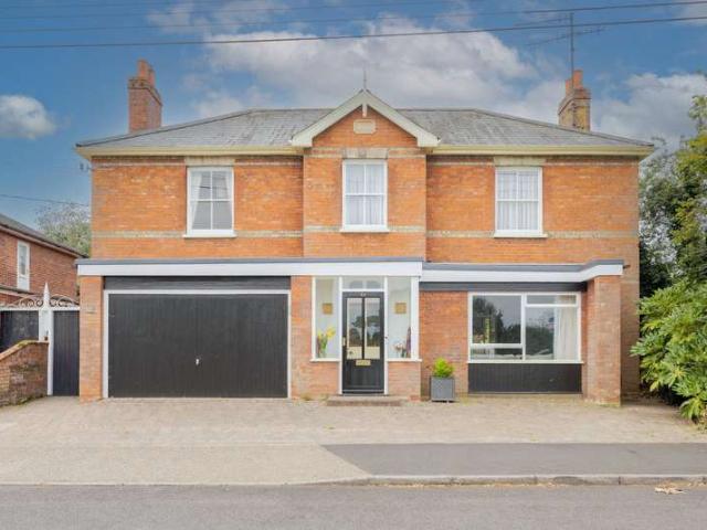 5 Bedroom Detached House