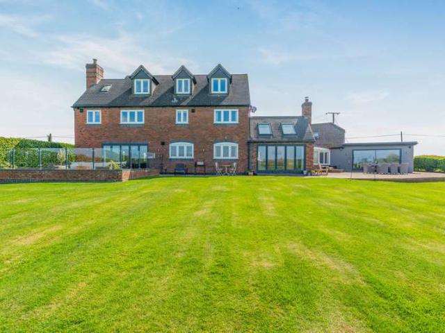 5 Bedroom Detached House