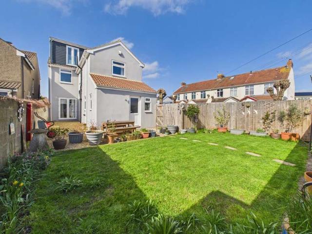 5 Bedroom Detached House