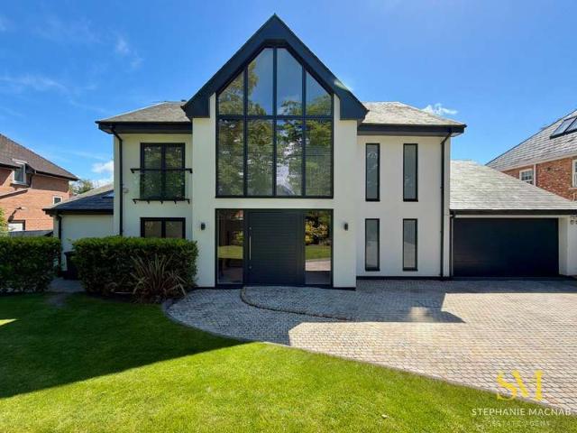 5 Bedroom Detached House