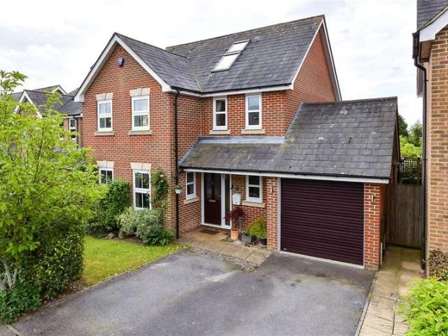 5 Bedroom Detached House