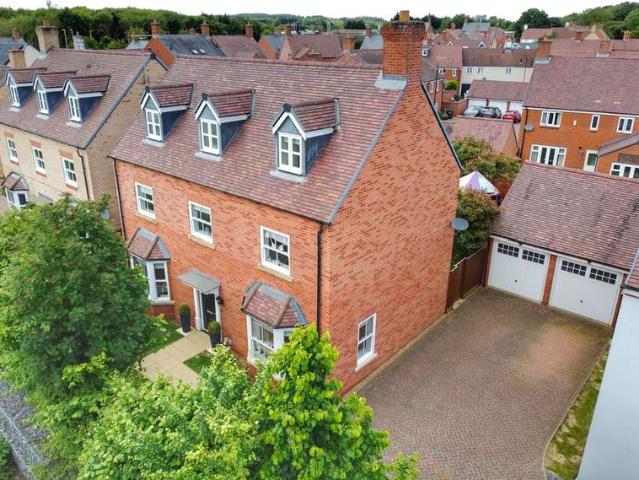 5 Bedroom Detached House