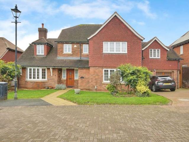 5 Bedroom Detached House
