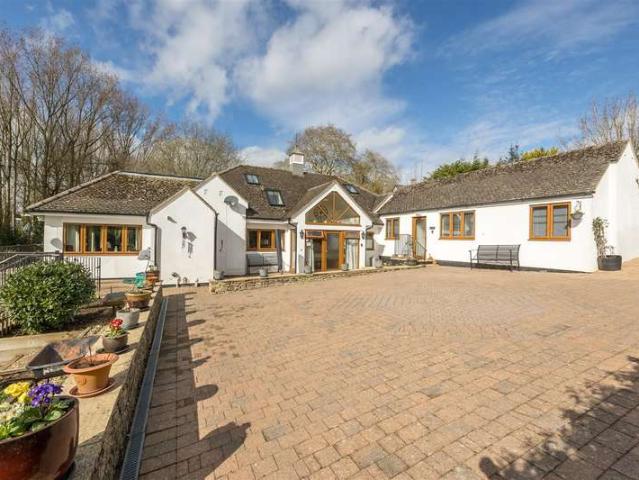 5 Bedroom Detached House