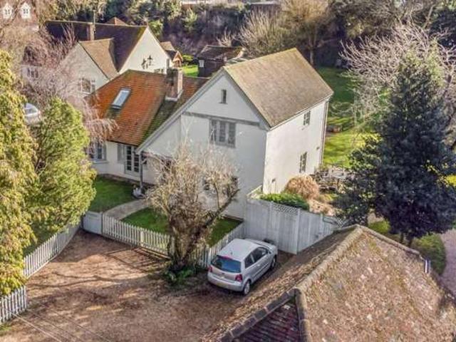 5 Bedroom Detached House