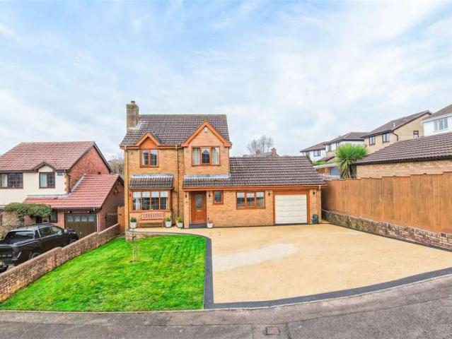 5 Bedroom Detached House
