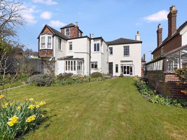 5 Bedroom Detached House