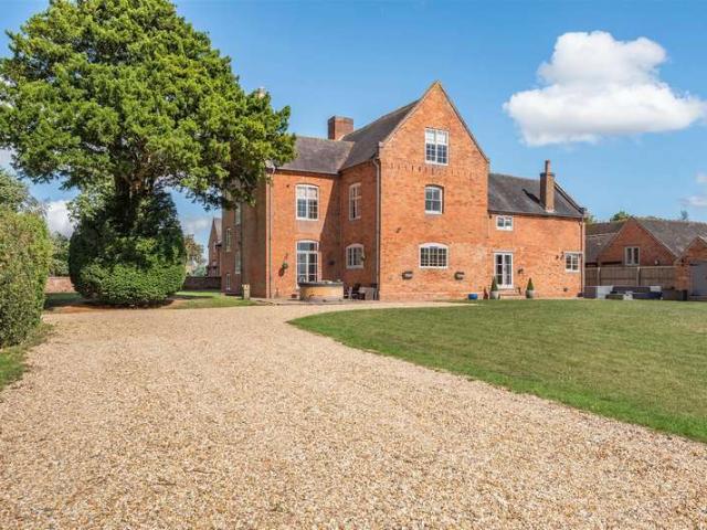 5 Bedroom Detached House