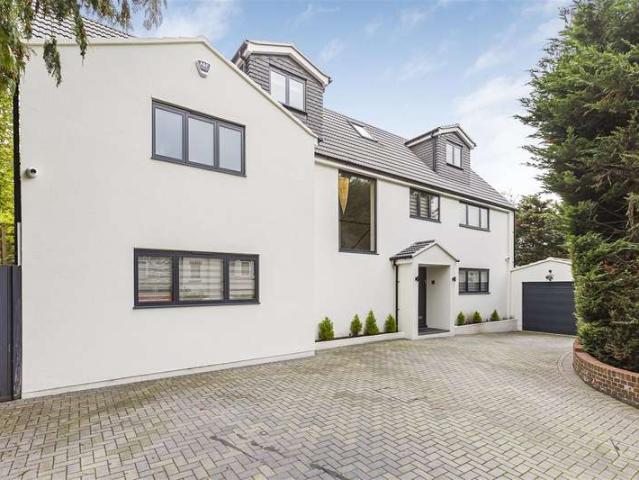 5 Bedroom Detached House