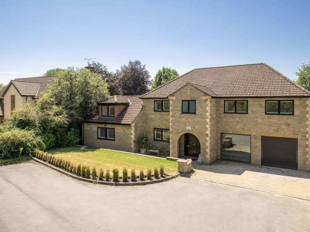 5 Bedroom Detached House