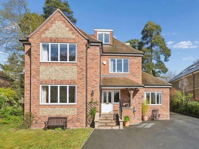 5 Bedroom Detached House
