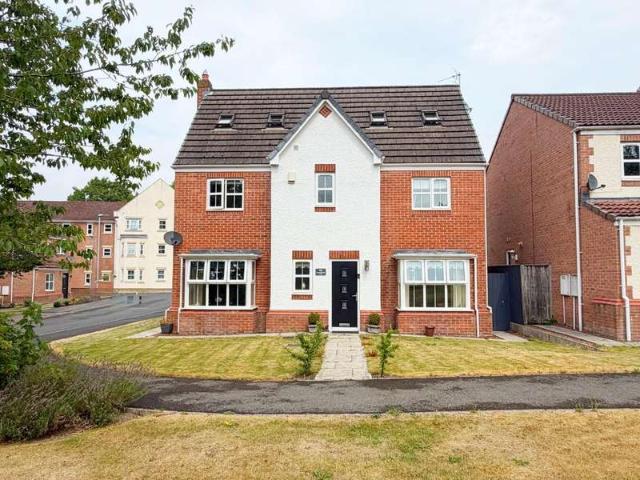 5 Bedroom Detached House