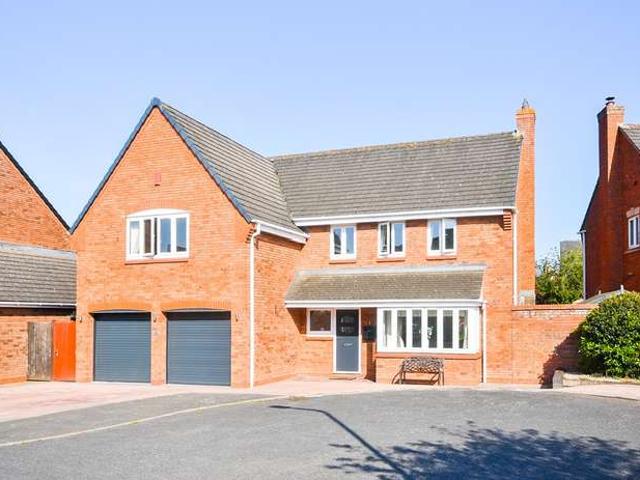 5 Bedroom Detached House