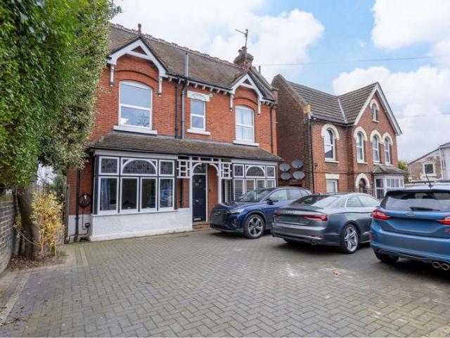 5 Bedroom Detached House