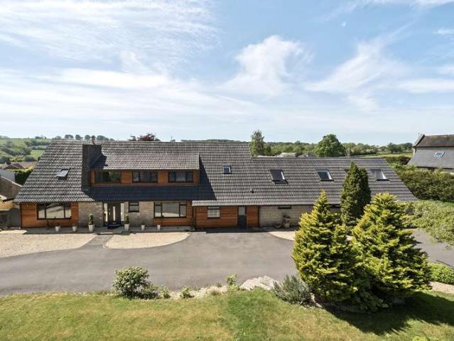 5 Bedroom Detached House