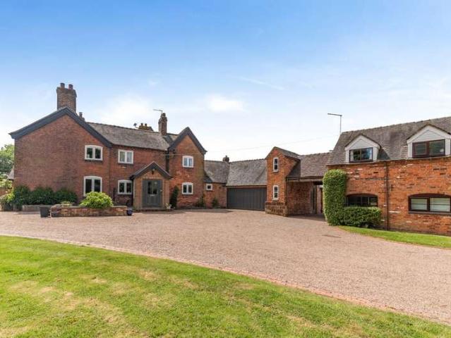 5 Bedroom Detached House
