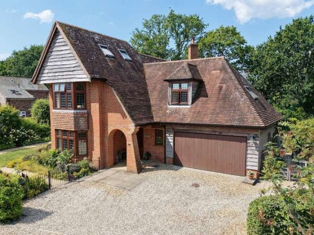 5 Bedroom Detached House