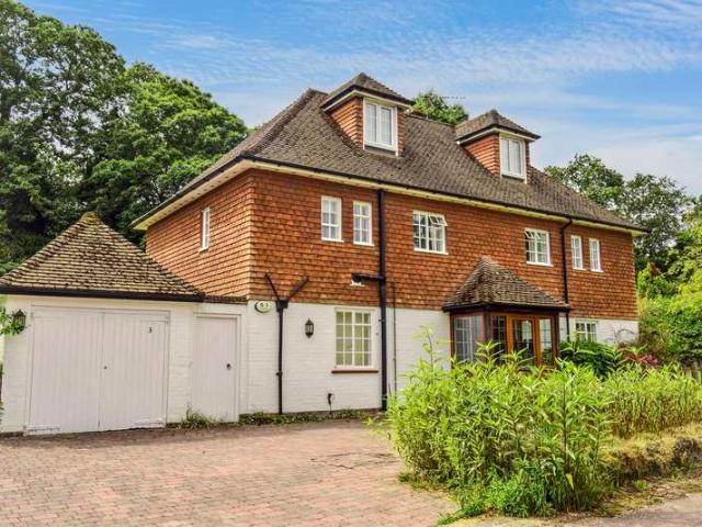 5 Bedroom Detached House