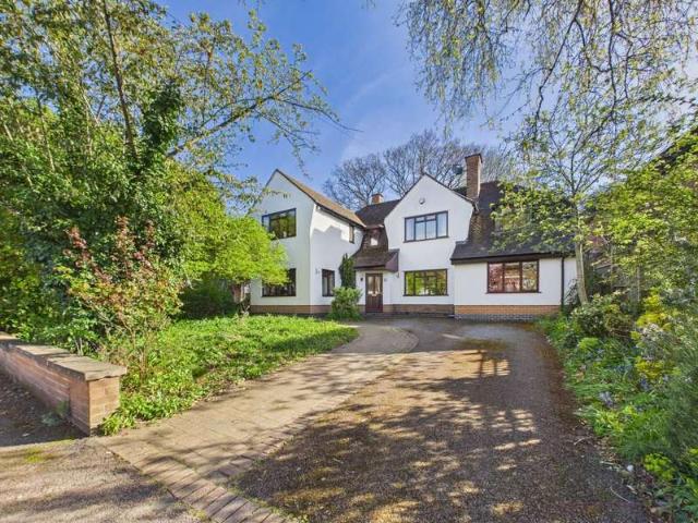 5 Bedroom Detached House