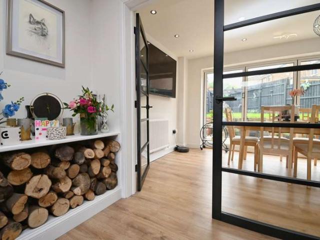 5 Bedroom Detached House