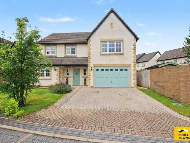 5 Bedroom Detached House