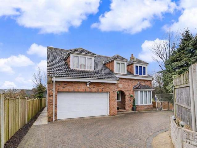 5 Bedroom Detached House
